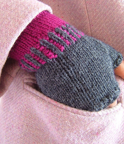 Ravelry: Catchy fingerless mitts pattern by Circé Belles Boucles