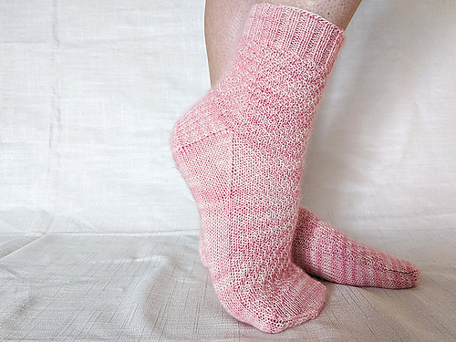 Ravelry: Raspberry Swirl pattern by Clare Devine