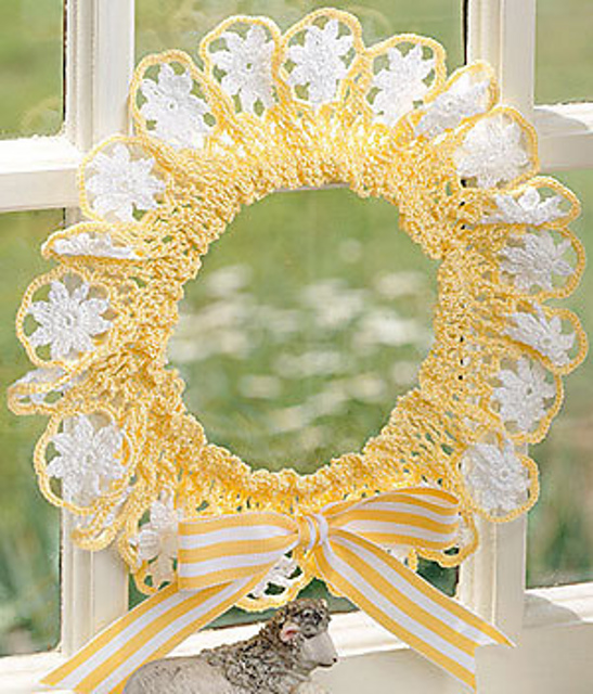 Ravelry: Daisies Wreath pattern by Anne Halliday