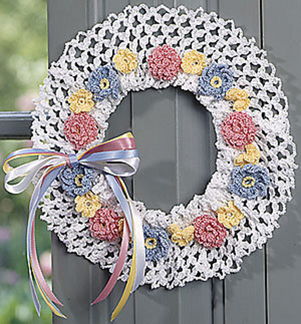 Ravelry: Cluster Lattice Wreath pattern by Anne Halliday