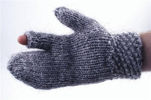 Ravelry: Guard's Gauntlet pattern by Beth Hood