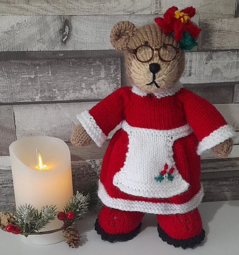 Ravelry: Mrs claus outfit for 8/9" softie pattern by Clickety clack ...