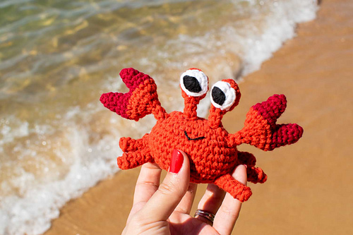 Ravelry: Summer Crab Sebastian pattern by Clotilde Dhenaut