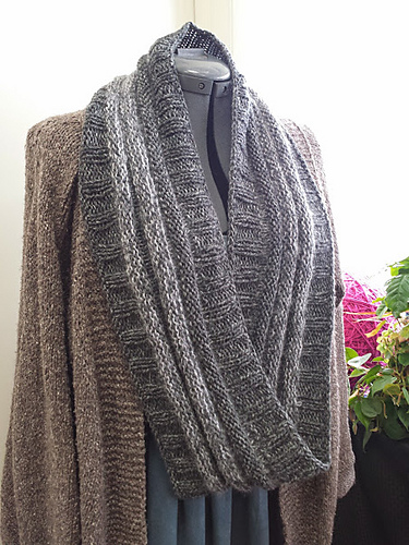 Ravelry: Luscious Moebius Cowl pattern by ColorWae