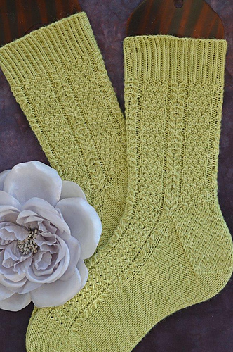Ravelry: Bogie & Bacall pattern by Linda Pomerenke