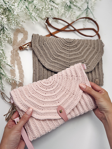 Ravelry: Easy Envelope Clutch pattern by Briana K Designs
