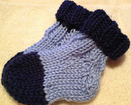 Ravelry: Snuggle Toes Socks pattern by Linda Cyr