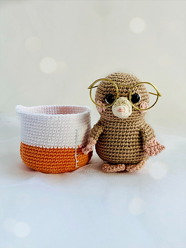 Ravelry: ABC Mole pattern by Sandra Zheng