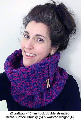 Ravelry: Super Simple Cowl pattern by Laura Landauer