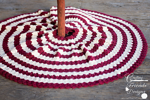Ravelry: Diamond Christmas Tree Skirt pattern by Kate Wagstaff