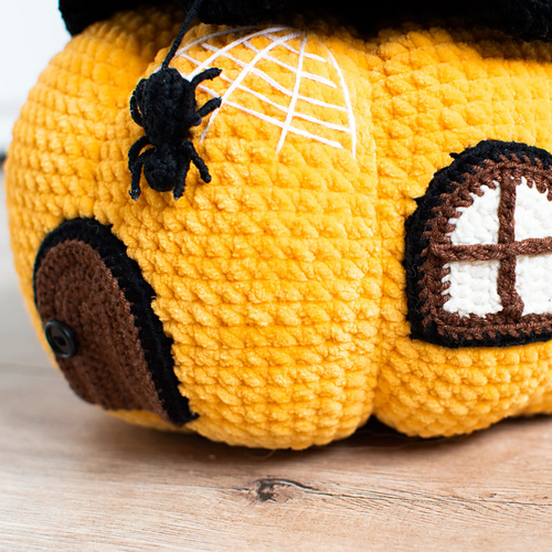 Ravelry: HALLOWEEN House pattern by Monika Tadewicz
