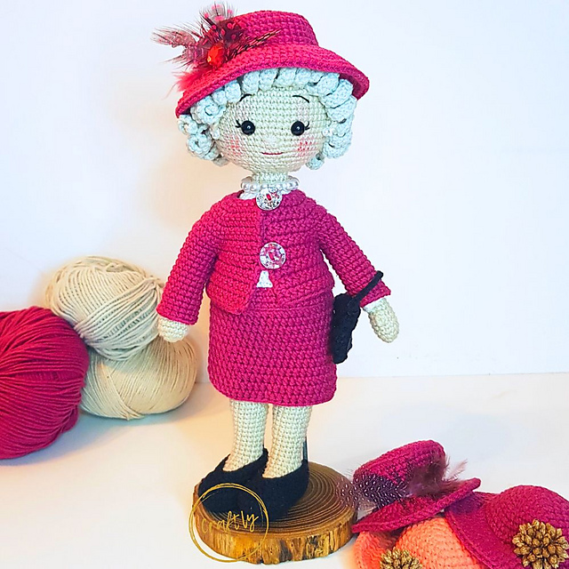 Ravelry: Queen Elizabeth pattern by Monika Tadewicz