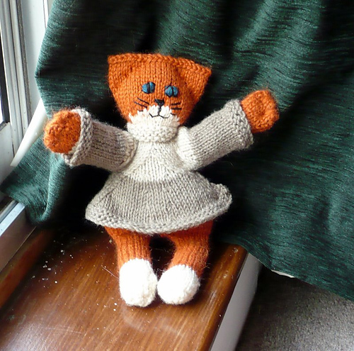 Ravelry: Sweater Cat pattern by Elizabeth Jarvis