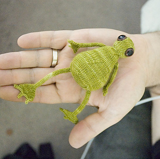 Ravelry: CraftyHedgehog's Tiny String Bean Frog