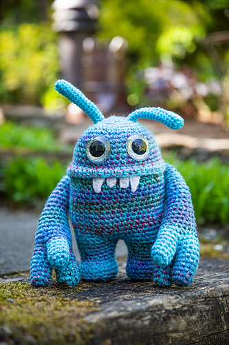 Ravelry: Cylinder Monster Body with Overbite and Legs pattern by Megan Lapp