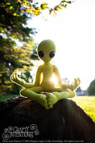 Ravelry: Medium Sitting Alien pattern by Megan Lapp