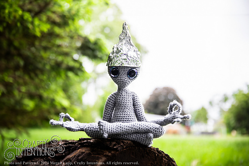 Ravelry: Medium Sitting Alien pattern by Megan Lapp