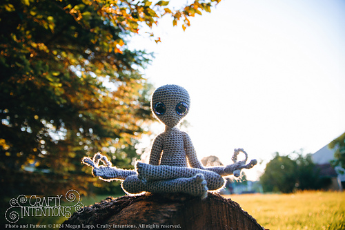 Ravelry: Medium Sitting Alien pattern by Megan Lapp