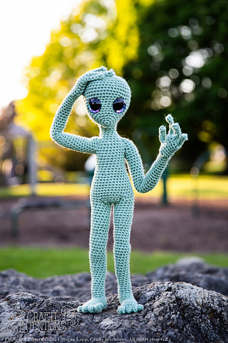 Ravelry: Medium Standing Alien pattern by Megan Lapp