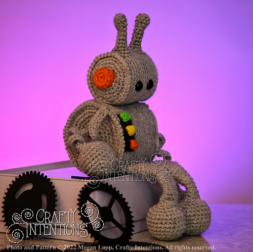Ravelry: Medium Robots: Set 1 pattern by Megan Lapp