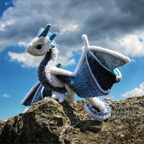 Ravelry: Medium Wyvern pattern by Megan Lapp