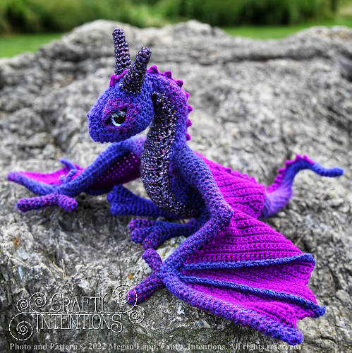 Ravelry: Medium Wyvern pattern by Megan Lapp