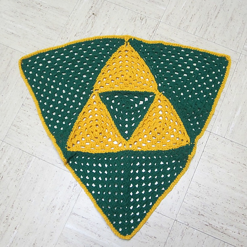 Ravelry: Zelda Triforce Shield Blanket pattern by Starling
