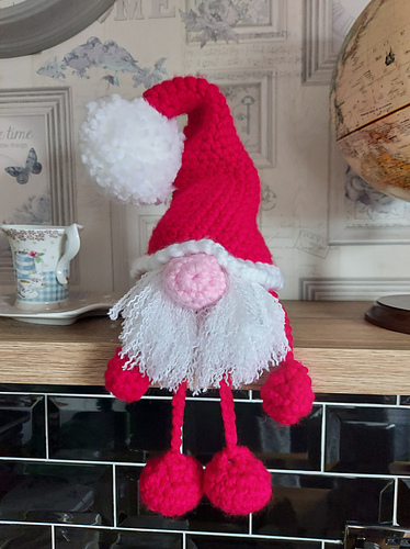 Ravelry: Santa Gonk pattern by Melissa Pumfrett