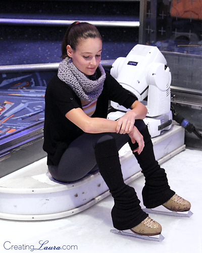 Ravelry: Three-Turn Cowl pattern by Laura Doty