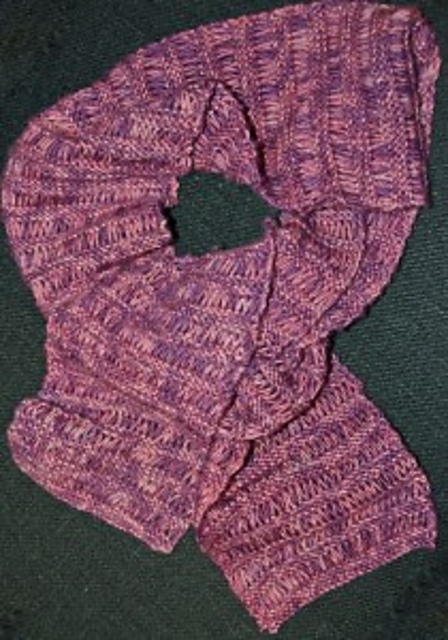 Ravelry: Rätstickad scarf med tappade maskor pattern by Creative Cia