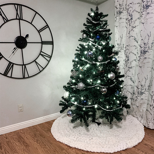 Ravelry: Christmas Hygge Tree Skirt pattern by CroChic Styles