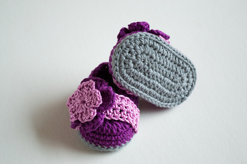 Ravelry: Berry Crochet Baby Booties pattern by Croby Patterns - Doroteja
