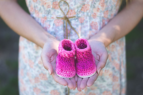 Ravelry: Cable Stitch Baby Booties pattern by Croby Patterns - Doroteja