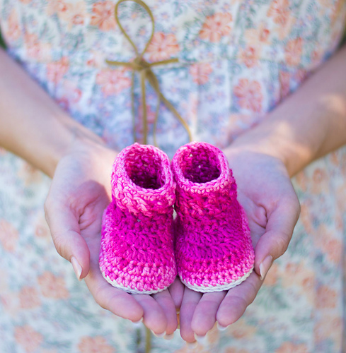 Ravelry: Cable Stitch Baby Booties pattern by Croby Patterns - Doroteja