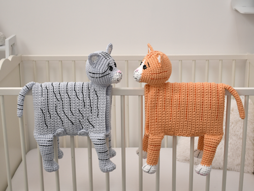 Ravelry: Cat Cuddle and Play Blanket pattern by Aneta Izabela