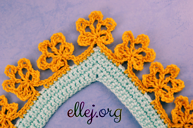 Ravelry: Flower edging pattern by Elena Kozhukhar