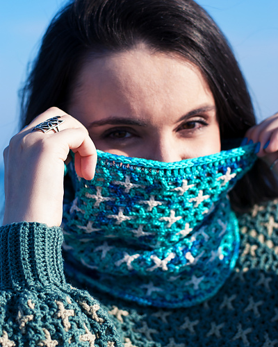 Ravelry: Scorpio Cowl pattern by Ana-Maria
