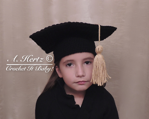 Ravelry: Graduation Cap pattern by Crochet It Baby