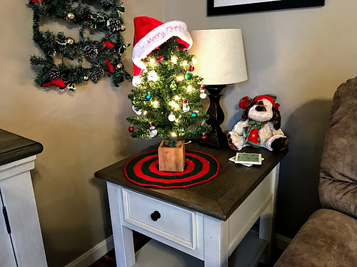 Ravelry: Mini Christmas Tree Skirt pattern by Jessica Cooper