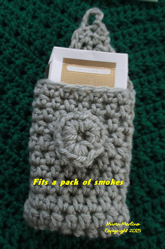 Ravelry: Cigarette case or neck pouch pattern by Maria Merlino