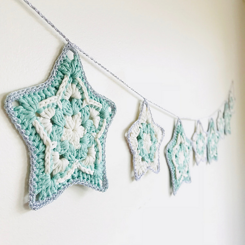 Ravelry: Sparkly Stars pattern by Joy Clements