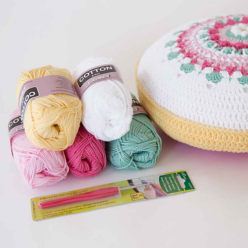 Ravelry: Daisy Wheel Roundie Cushion pattern by M O'Sullivan