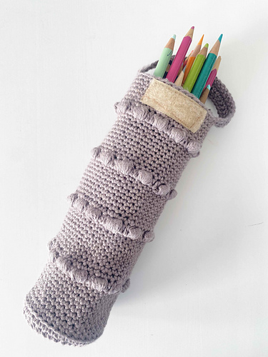 Ravelry: Standing pencil case pattern by Fran Mori