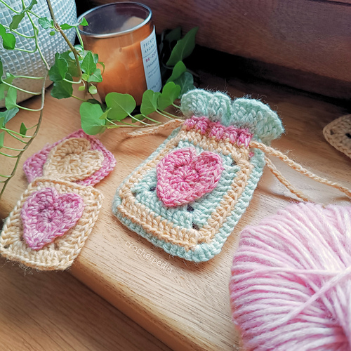 Ravelry: 3D Heart Drawstring Bag pattern by Crochetpedia