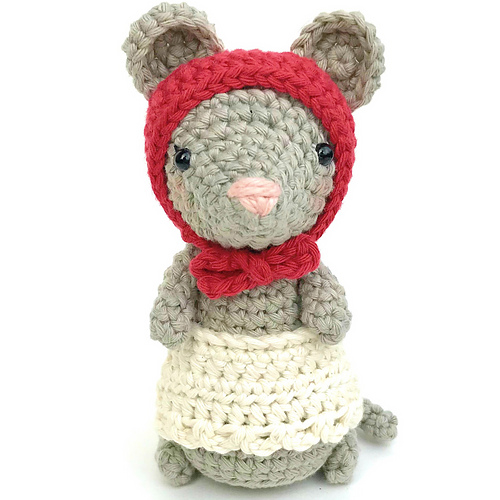 Ravelry: Mrs. Millie Mouse pattern by Jennifer Percival