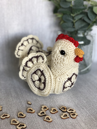 Ravelry: African Flower Chicken (frilly version) pattern by Sarah Barratt