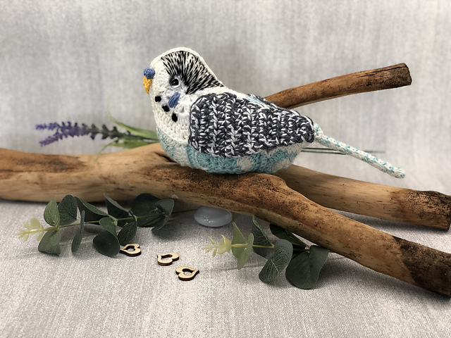 Ravelry: African Flower Budgie/Parakeet pattern by Sarah Barratt