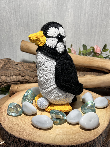 Ravelry: African Flower Mini Penguin pattern by Sarah Barratt