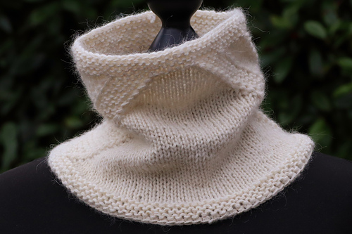 Ravelry: The Lancelot Cowl pattern by Auridon Yarns