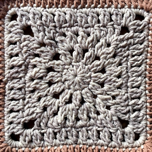 Ravelry: Jacaranda Square pattern by Rachele Carmona
